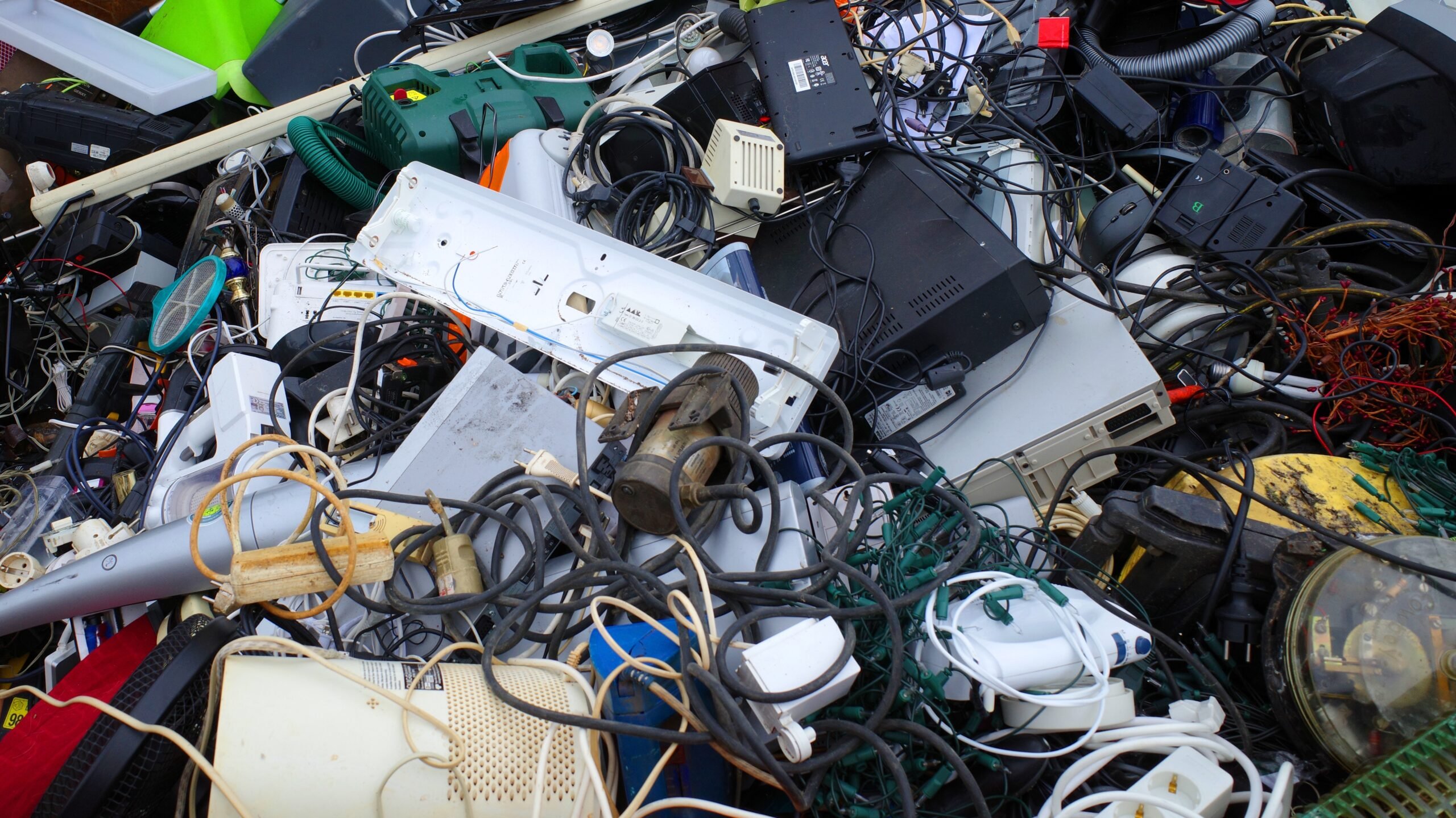 The Importance of Responsible Tech Disposal and Recycling - Computer Aid